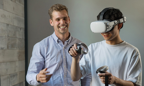 Student with virtual reality googles